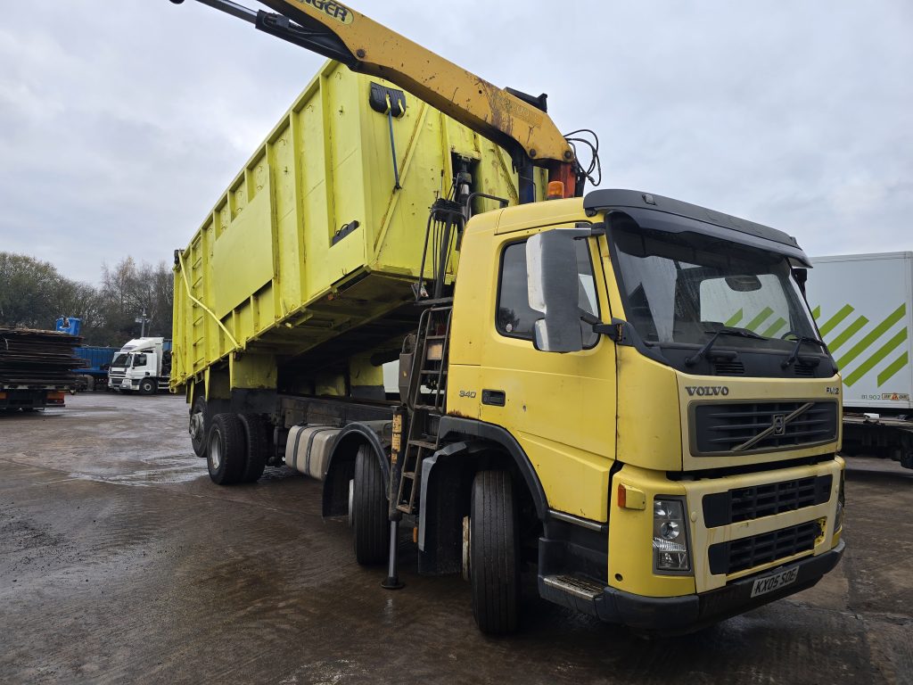 VOLVO FM12-340 8X2 TIPPER - FW Thomas