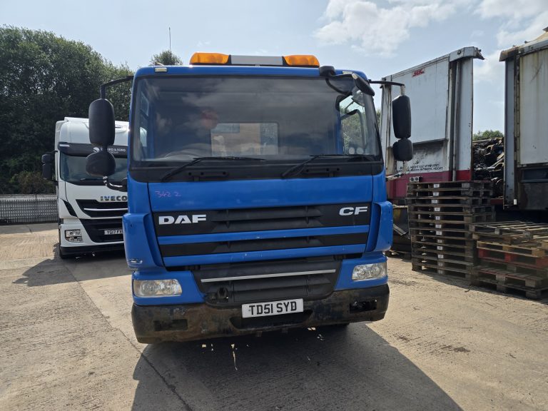 DAF CF75-310 6X2 FLATBED TRUCK - FW Thomas